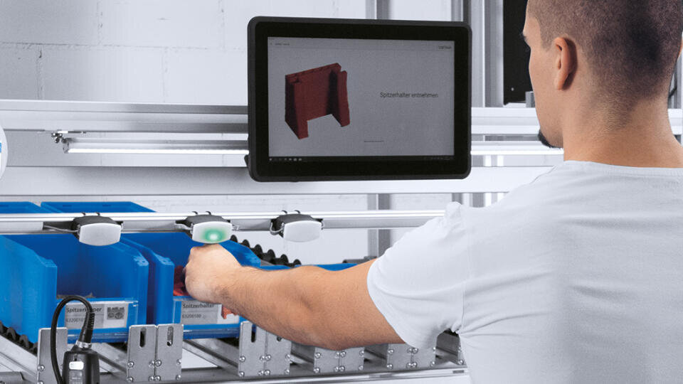 Pick by Light worker guidance